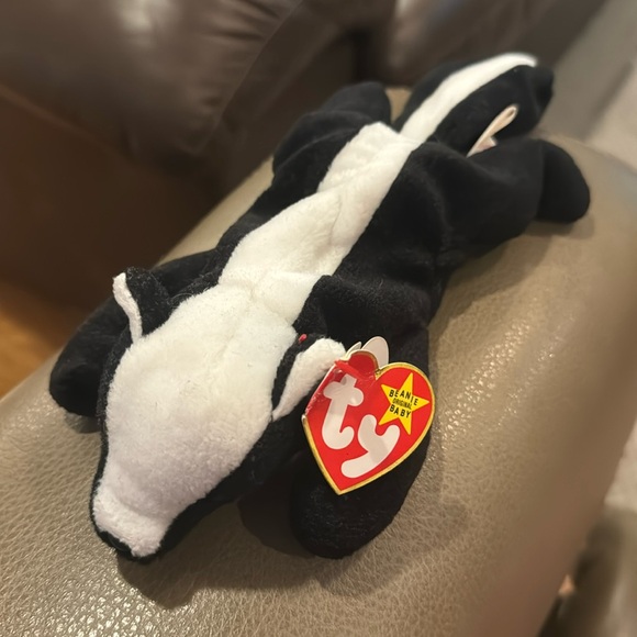 Ty | Toys | Rare And Collectible Ty Beanie Babies Stinky The Skunk 995 ...